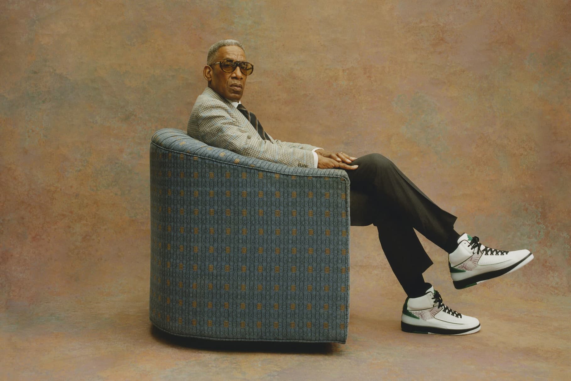 Jordan Brand lance la Air Jordan 2 en hommage à la légende du basket Howard « H » White . Nike CH